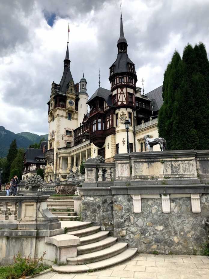 Sinaia: Castelo de Peles, um dos mais bonitos da Europa!
