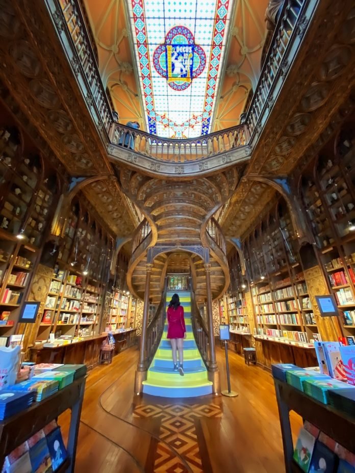 Livraria Lello, Porto, Portugal! ⋆ Luli Monteleone | Viajando com Estilo!