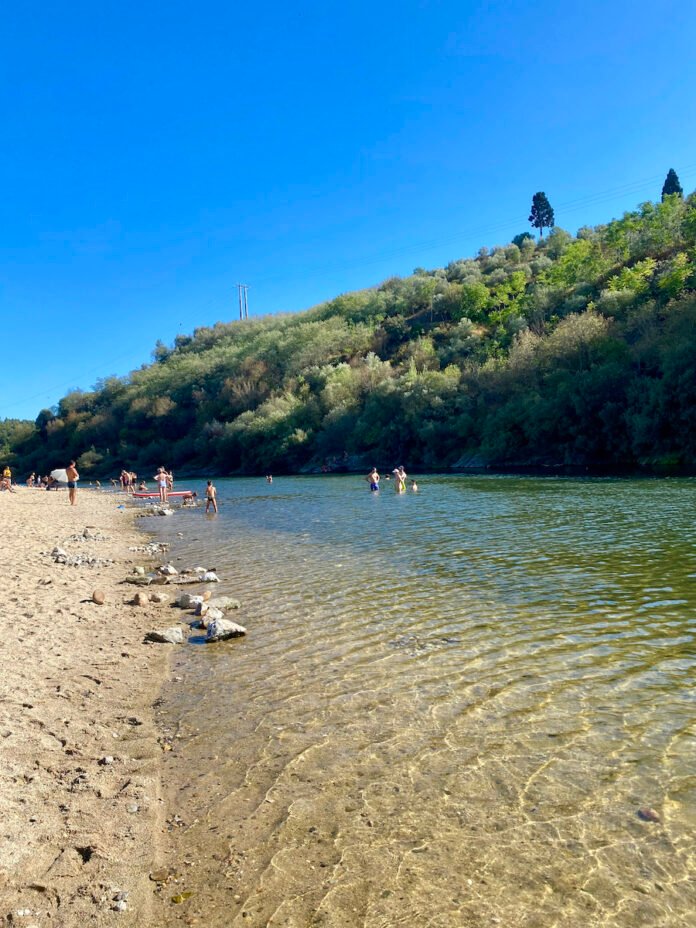 As melhores praias perto de Lisboa: guia completo + dicas!